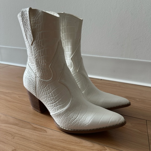 Lulus | Shoes | Coconuts Lulus White Croc Boots Coachella Stagecoach ...